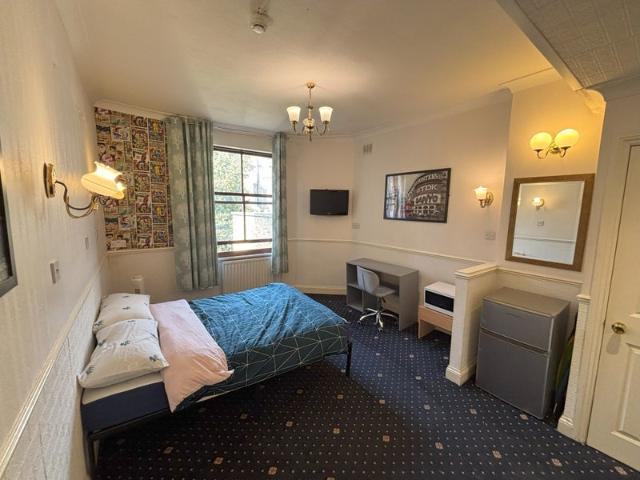 Room at Sussex Gardens, City of Westminster