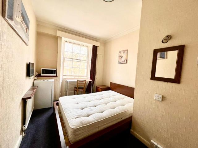 Room at Sussex Gardens, City of Westminster
