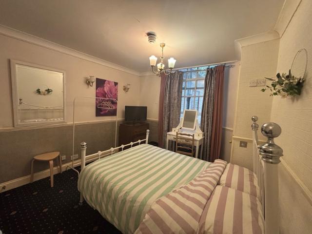 Room at Sussex Gardens, City of Westminster