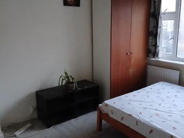 Room at Surrey Road, Greater London