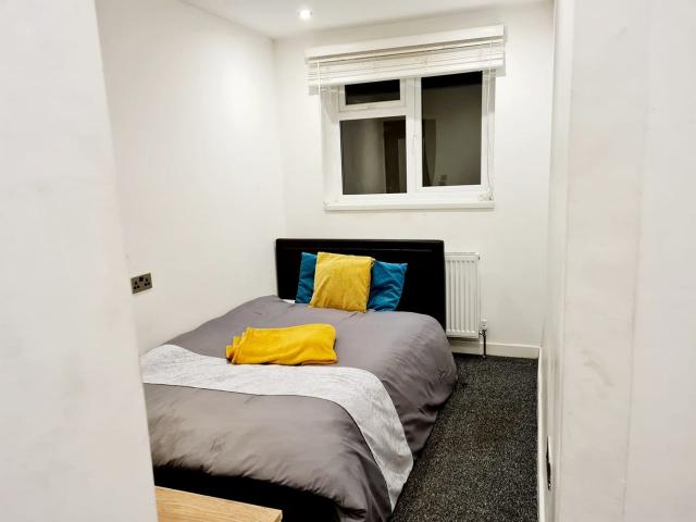Room at Sutton Road, Watford