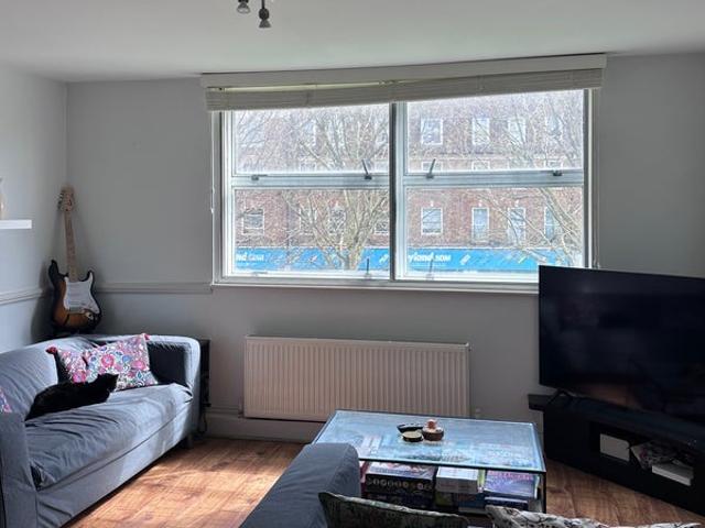 Room at Swan Court, Greater London