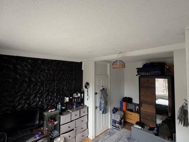 Room at Swan Road, Greater London