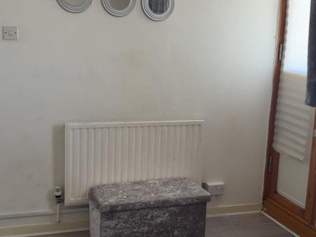 Room at Swinford Gardens, Greater London