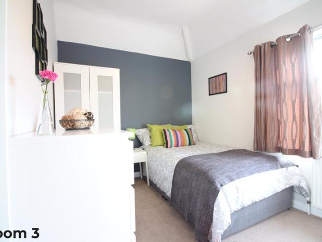 Room at Swiss Avenue, Chelmsford