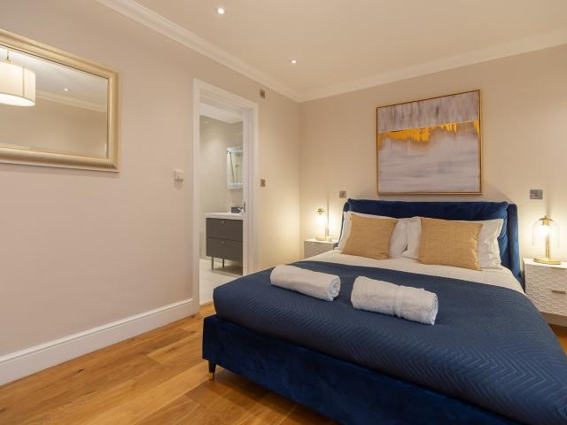 Room at Sydney Place, Greater London
