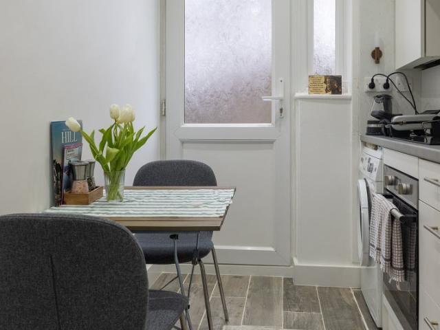 Room at Sydney Road, Greater London