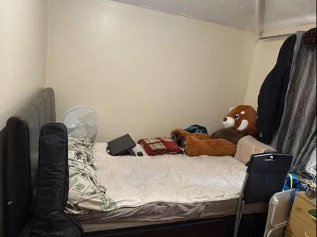 Room at Sydney Road, Watford