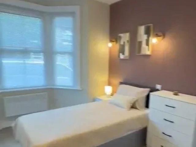 Room at Sydney Road, Watford