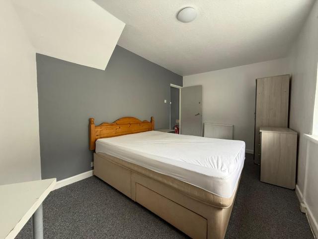 Room at Sydney Street, Plymouth