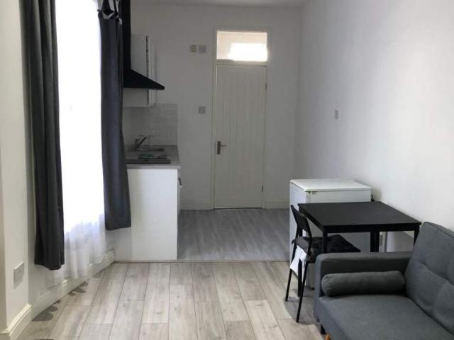 Room at Sylvan Avenue, London