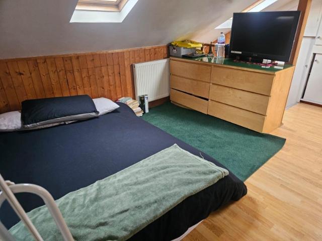 Room at Sach Road, Greater London