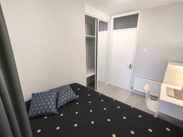 Room at Saddlers Way, Greater London