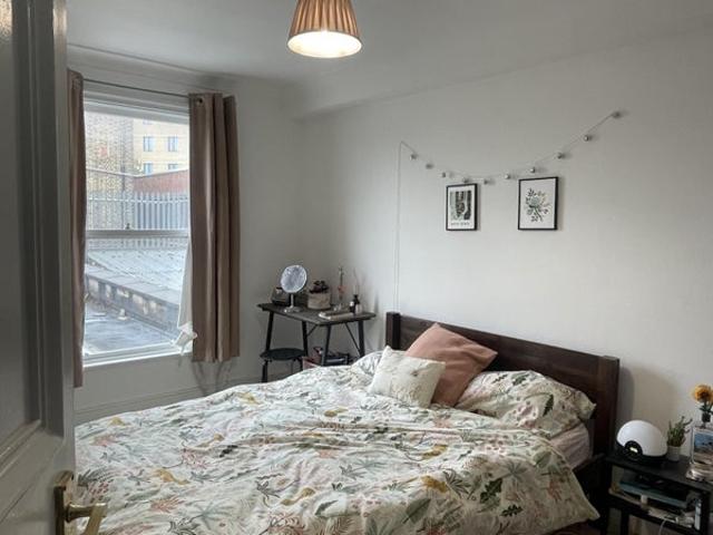 Room at Saint John's Hill, Greater London