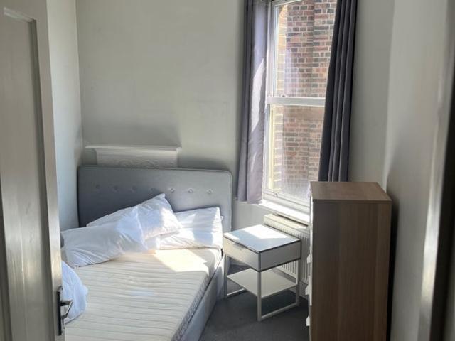 Room at Saint John's Hill, Greater London