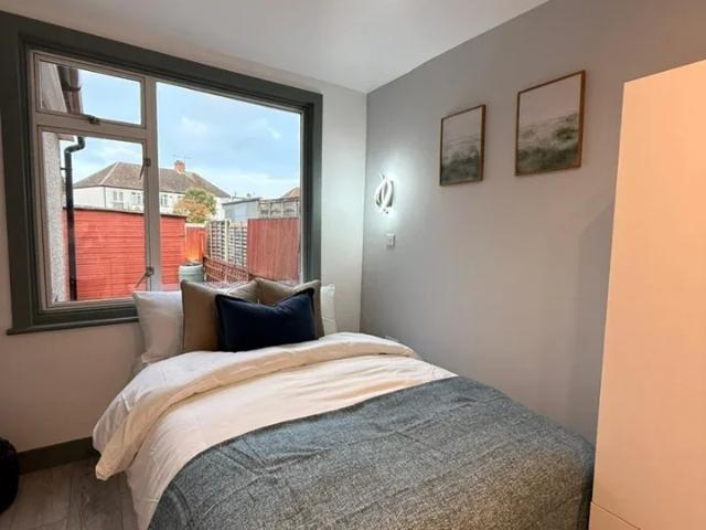 Room at Saint Paul's Road, Borough of Runnymede