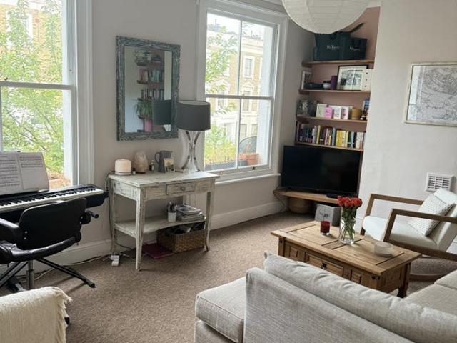 Room at Saint Thomas's Road, Greater London