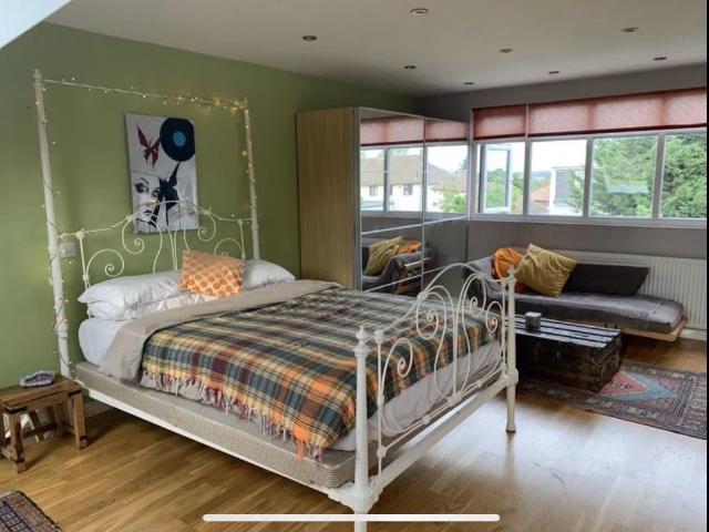 Room at Salmon Street, Greater London
