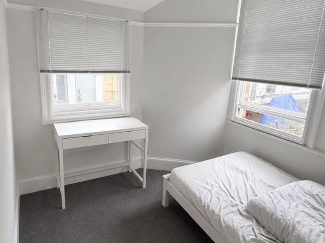 Room at Salem Road, City of Westminster