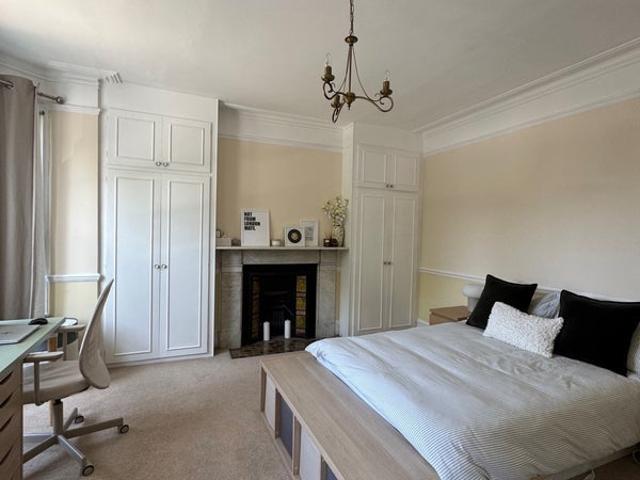 Room at Salford Road, Greater London