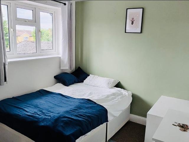 Room at Salford Road, Oxford