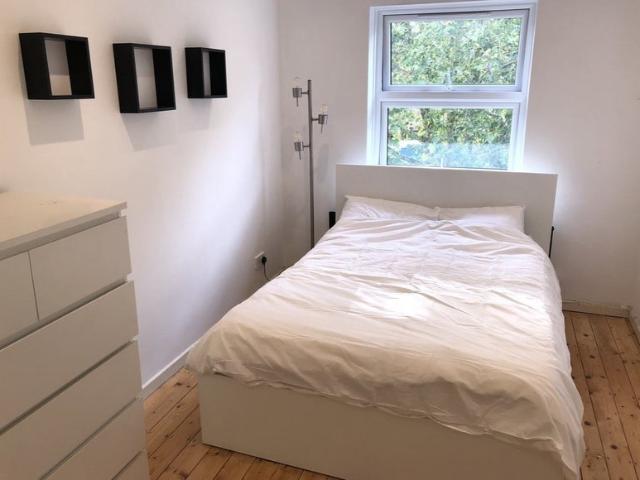 Room at Salisbury Place, Greater London