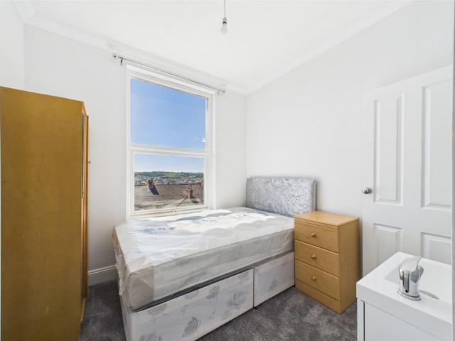 Room at Salisbury Road, Plymouth