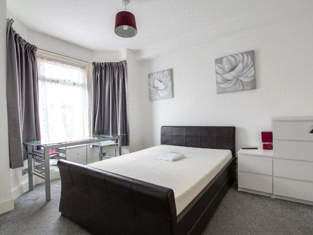 Room at Salisbury Road, Reading