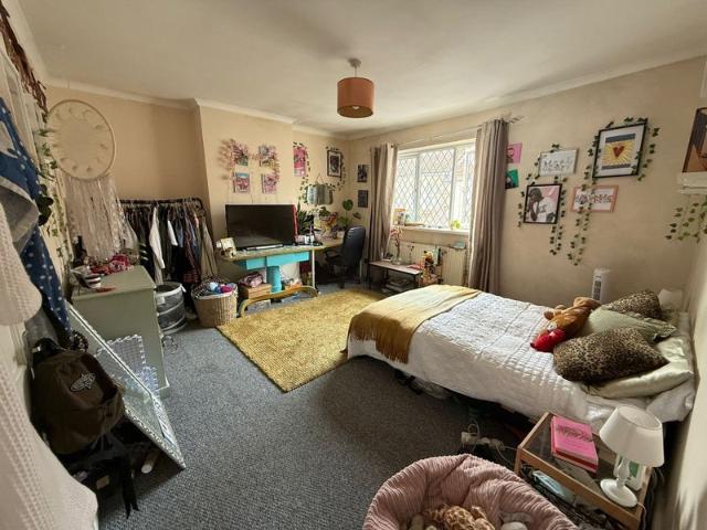Room at Salisbury Street, Bristol