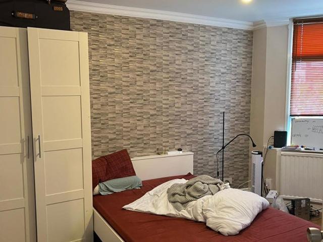 Room at Salisbury Street, Nottingham