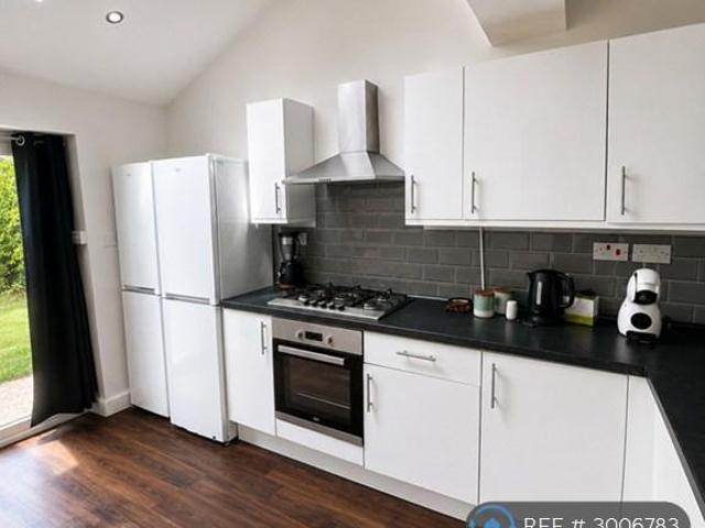 Room at Salisbury Street, Nottingham
