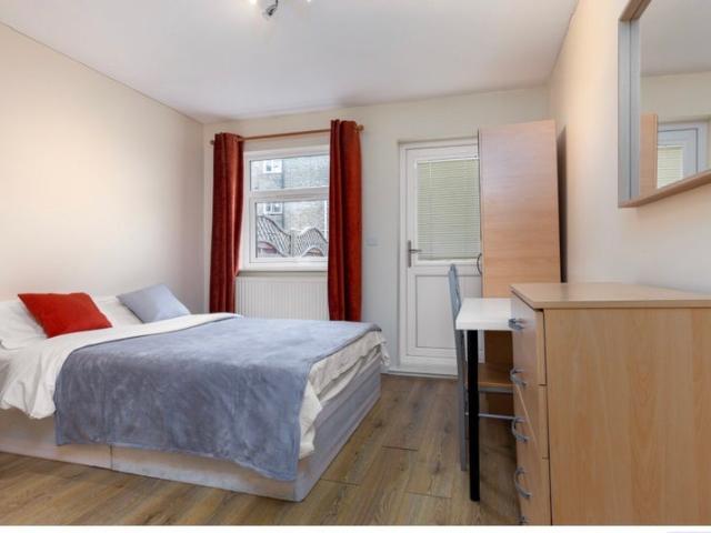 Room at Saltwell Street, Greater London