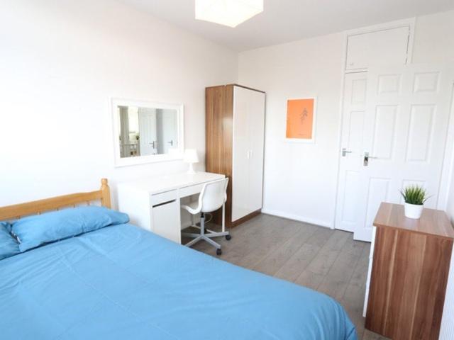 Room at Saltwell Street, Greater London