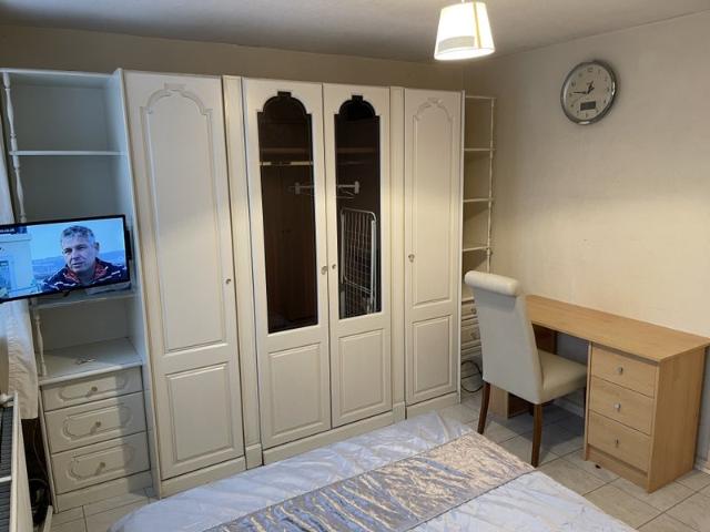 Room at Saltwell Street, Greater London