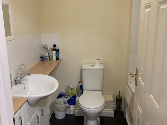 Room at Saltash Road, Swindon