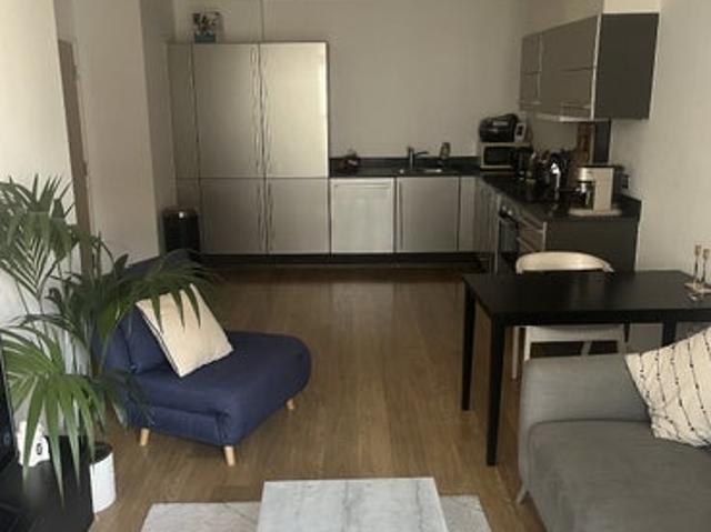 Room at Salton Square, Greater London