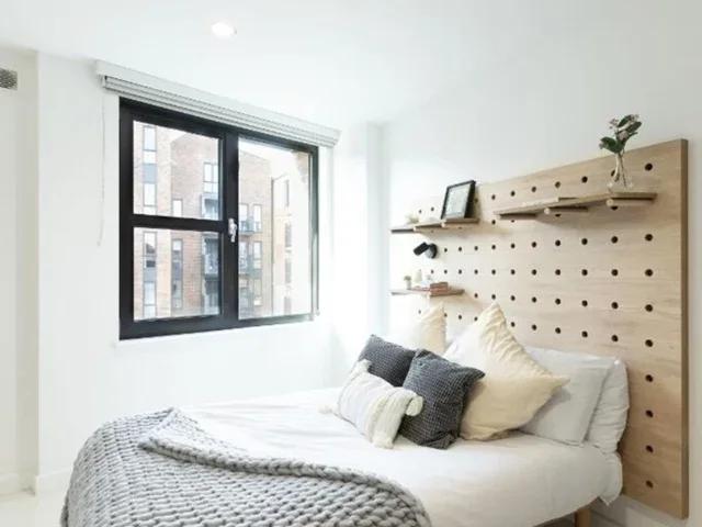 Room at Salton Square, Greater London