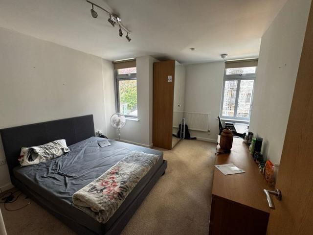 Room at Salton Square, Greater London