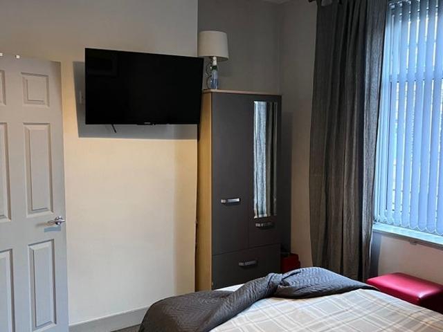 Room at Salts Street, Shaw