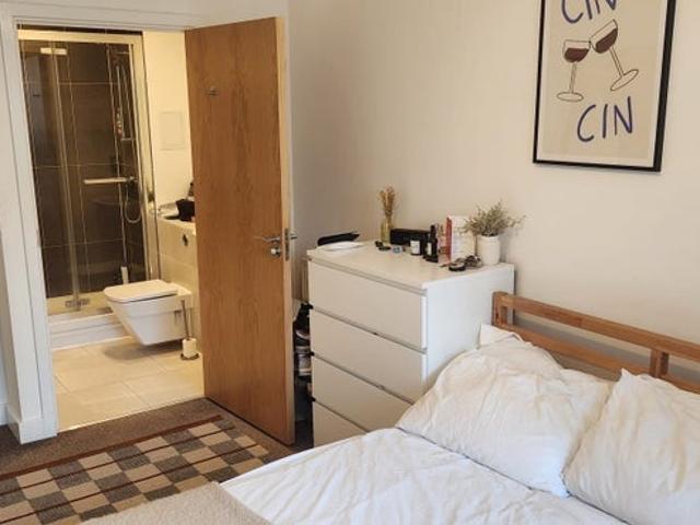 Room at Samuel Street, Greater London