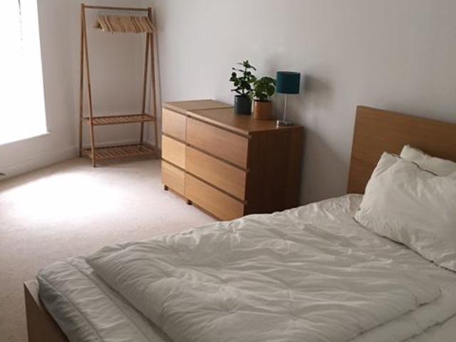 Room at Samuel Street, Greater London