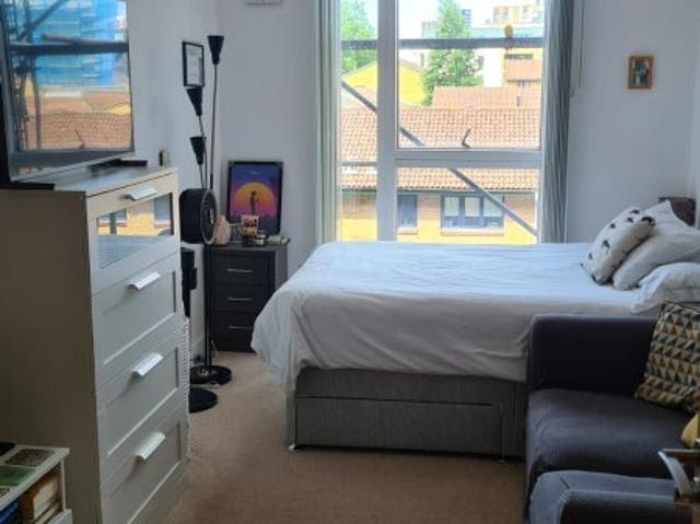 Room at Samuel Street, Greater London