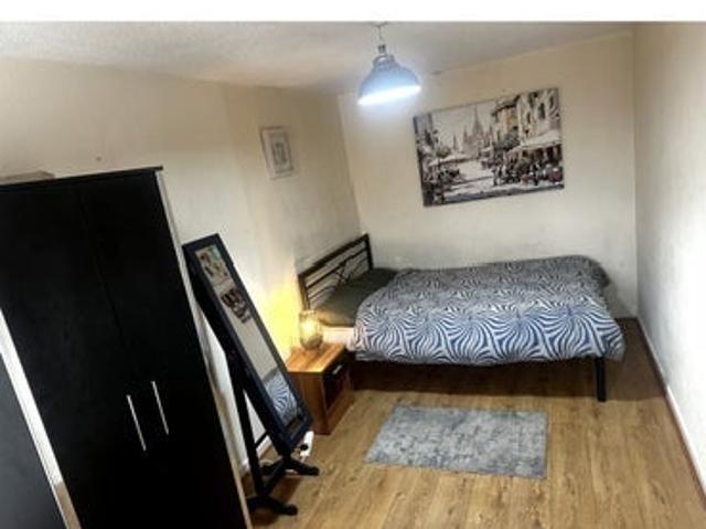 Room at Samuel Street, Preston