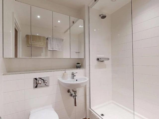 Room at Sandwich Street, Greater London