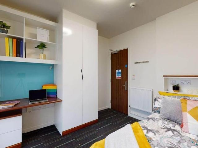Room at Sandwich Street, Greater London