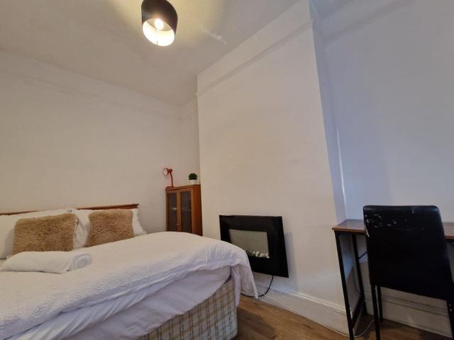 Room at Sandy Lane, Coventry
