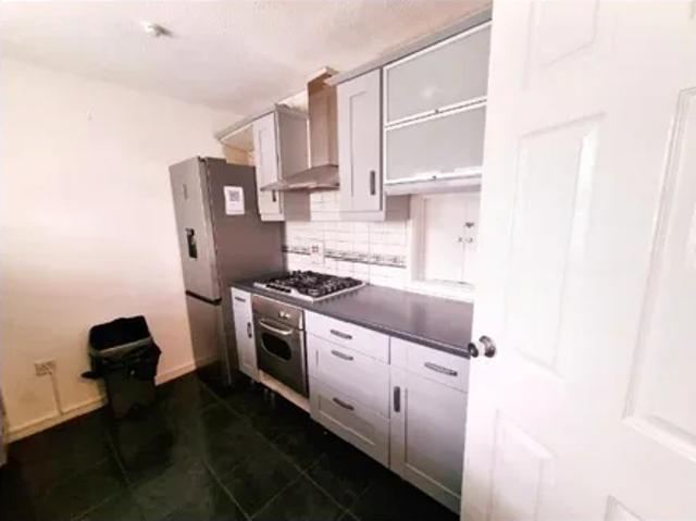 Room at Sandown Road, Slough