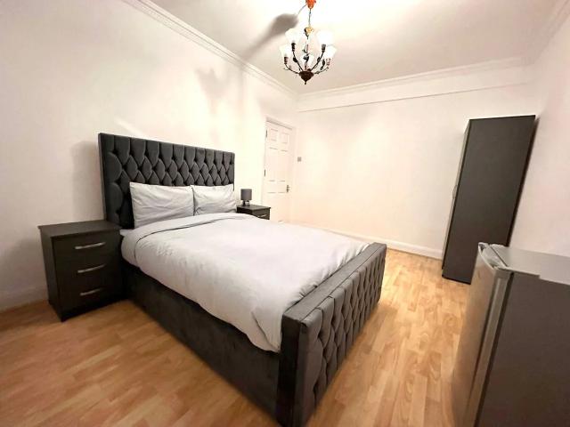 Room at Sandringham Gardens, Greater London