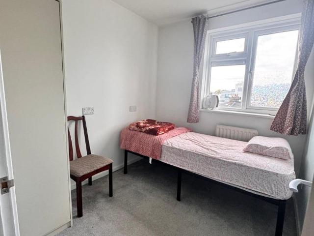 Room at Sansom Road, Greater London