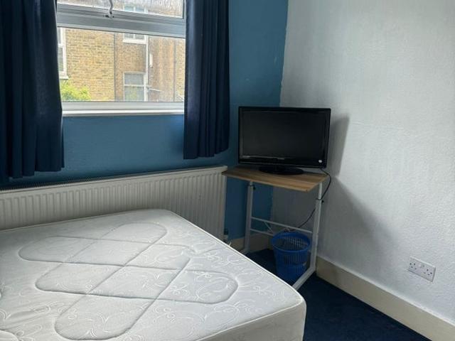 Room at Santley Street, Greater London
